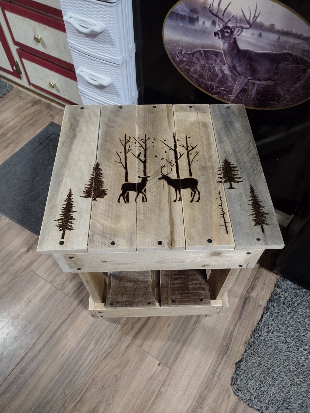 Deer Pallet End Table - Etsy