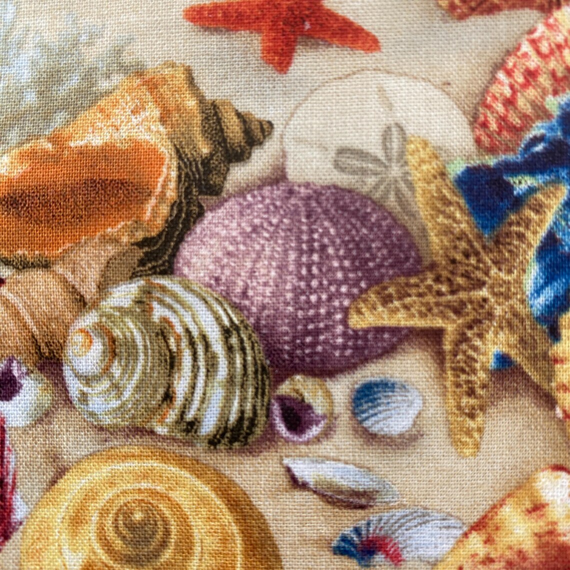BEACHCOMBER SHELLS Fabric - Elizabeth's Studio - Cotton Quilt Fabric by ...