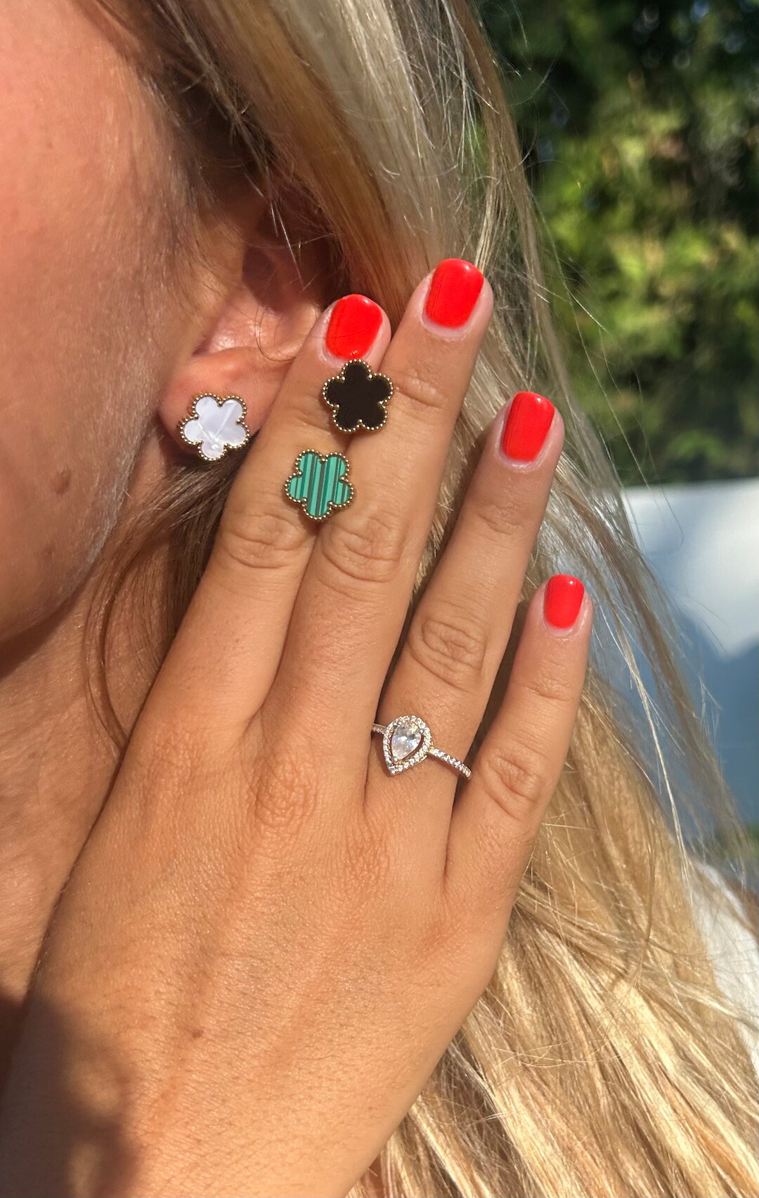 Five-leaf Clover Flea Earrings in Reversible White, Black and Green ...