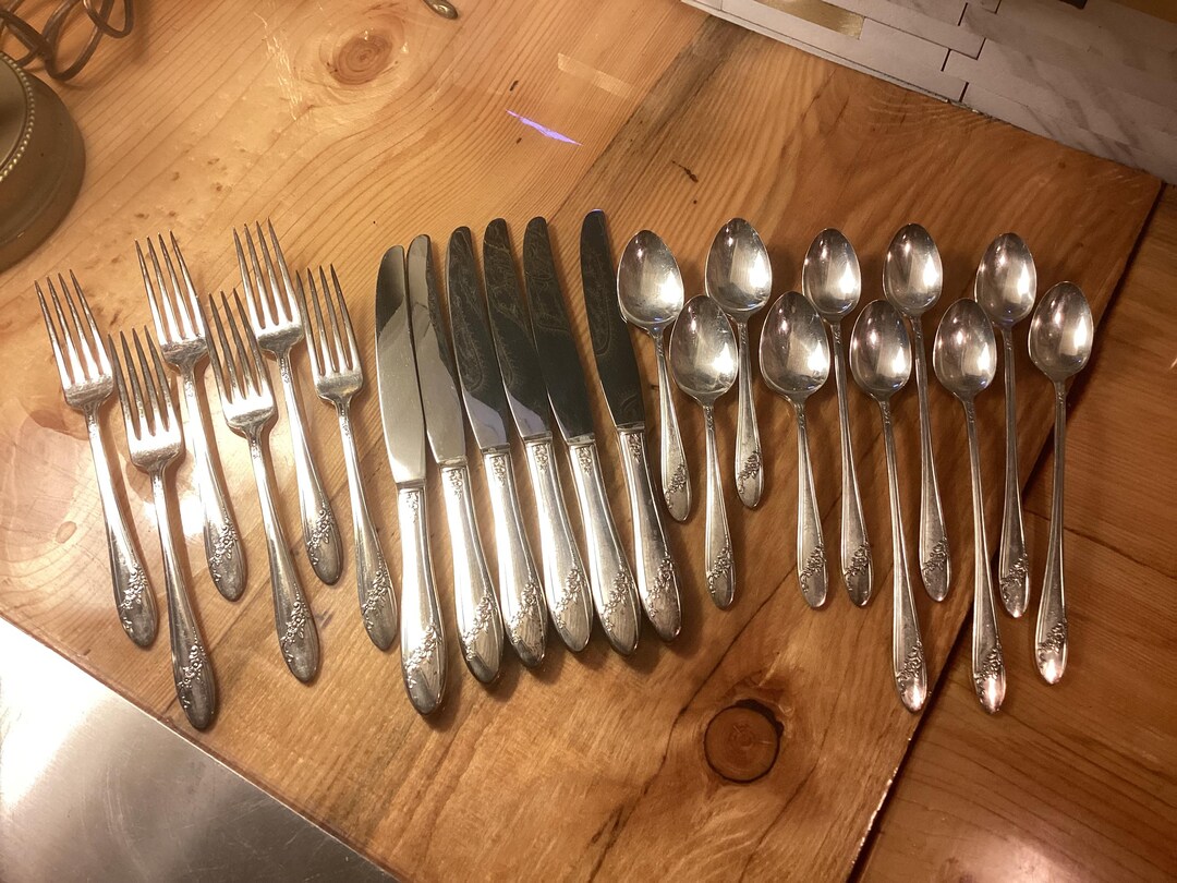 1946 Oneida Queen Bess II Tudor Plate Community 22 Piece Flatware Set ...