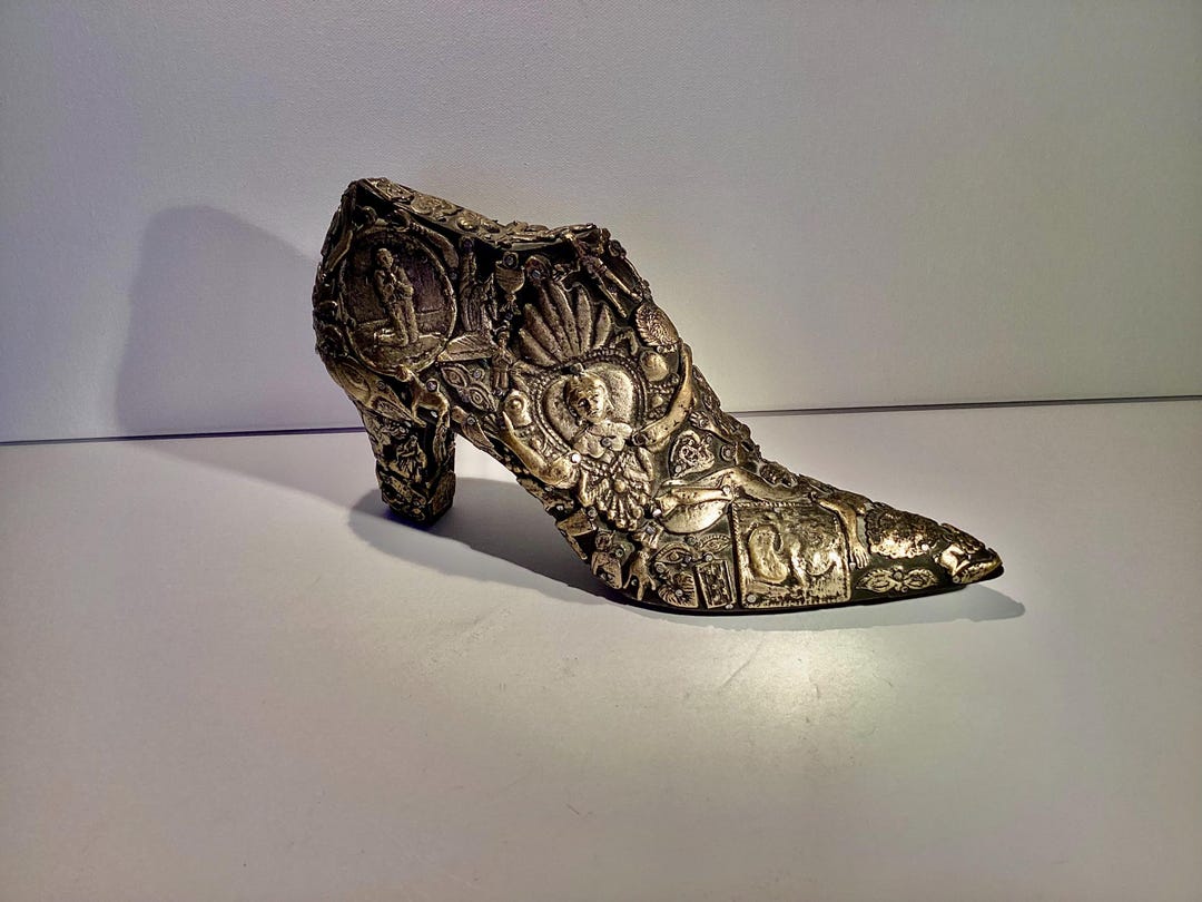 1800s Style Folk Art Shoe Milagros Metal Charms Home Living Shelf ...