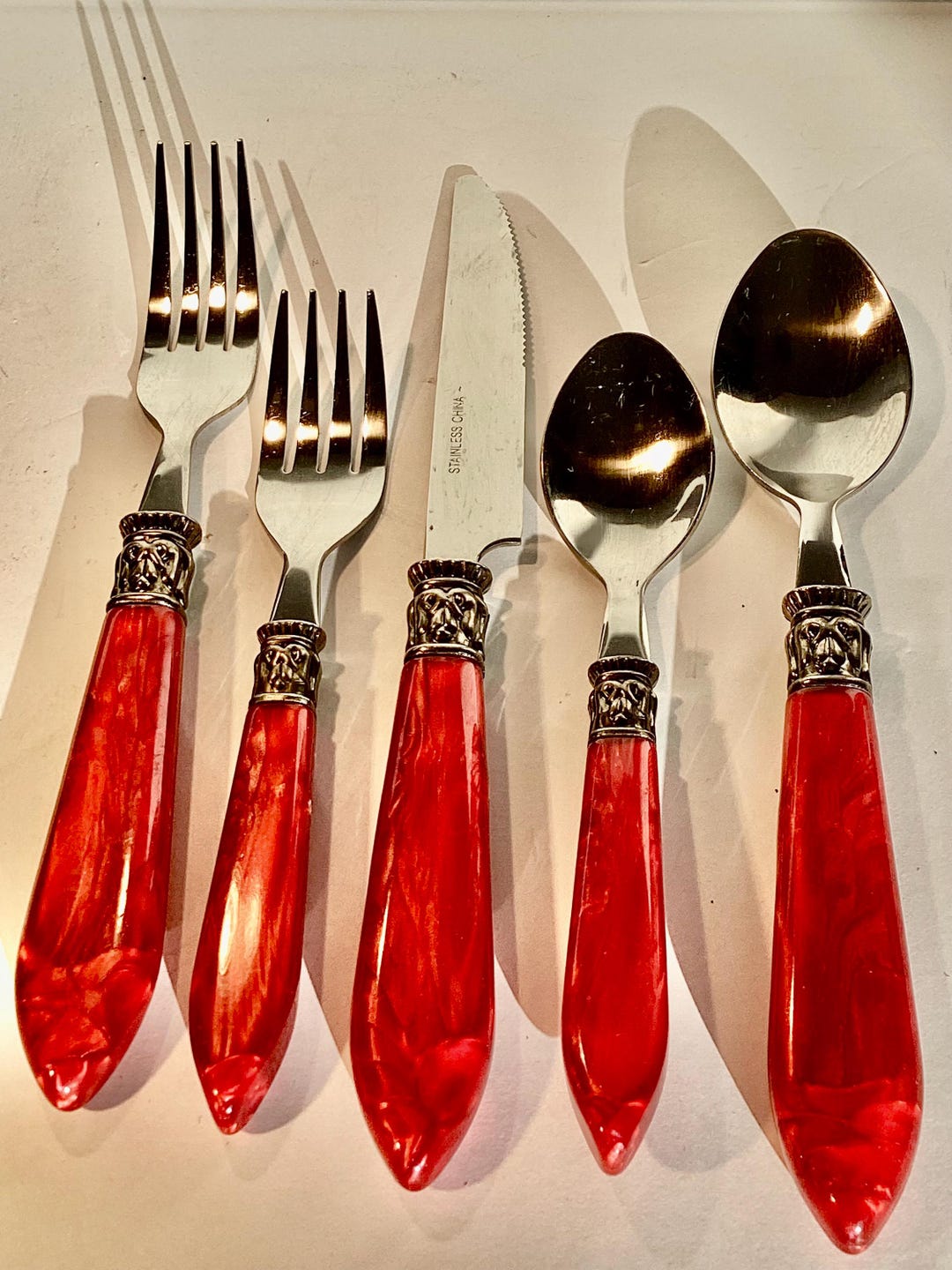 18 Piece Flatware Silverware Red Handles Table Settings Home and Living ...