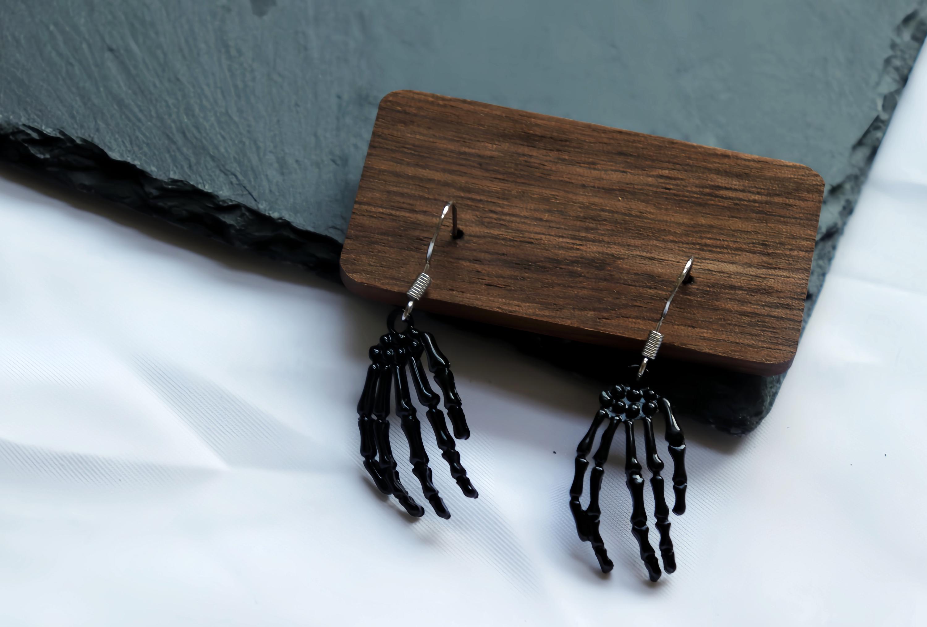 Skull Hand Halloween Earrings, Gothic Earrings, Spooky Skeleton Hand ...