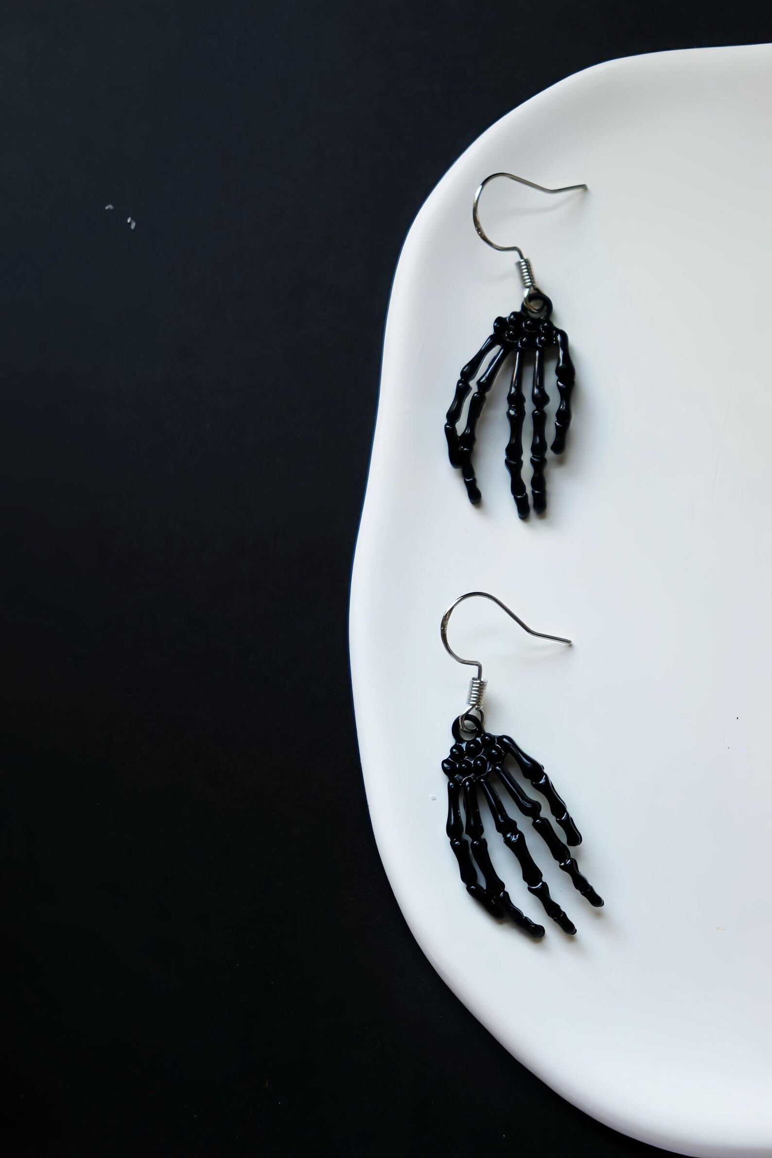 Skull Hand Halloween Earrings, Gothic Earrings, Spooky Skeleton Hand ...