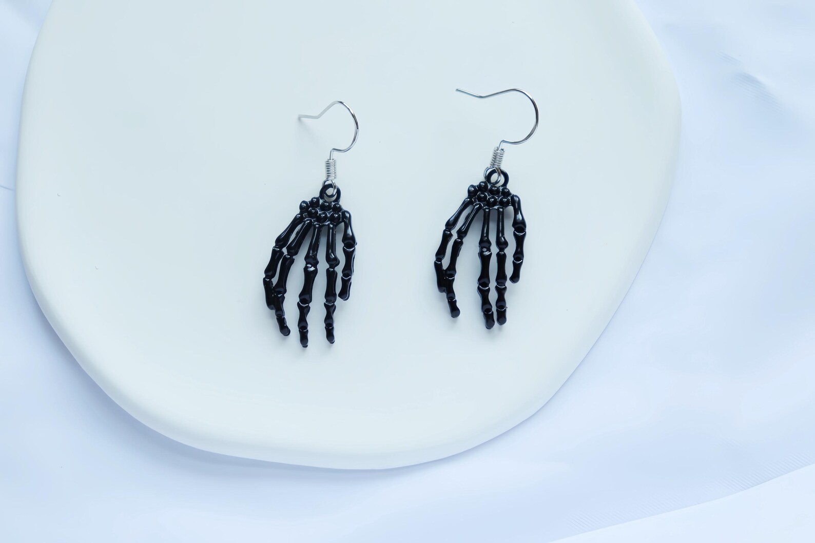 Skull Hand Halloween Earrings, Gothic Earrings, Spooky Skeleton Hand ...