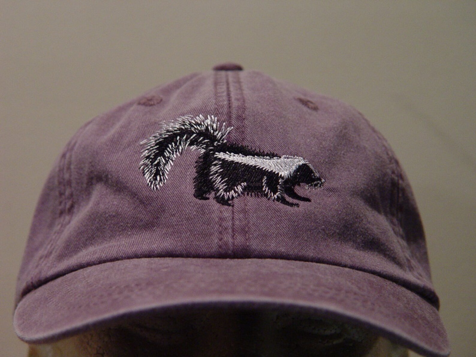 SKUNK WILDLIFE HAT - Embroidered Women Men Mom Dad Baseball Cap - Price ...