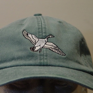 CANADA GOOSE Bird Hat - One Embroidered Men Women Wildlife Cap - Price ...