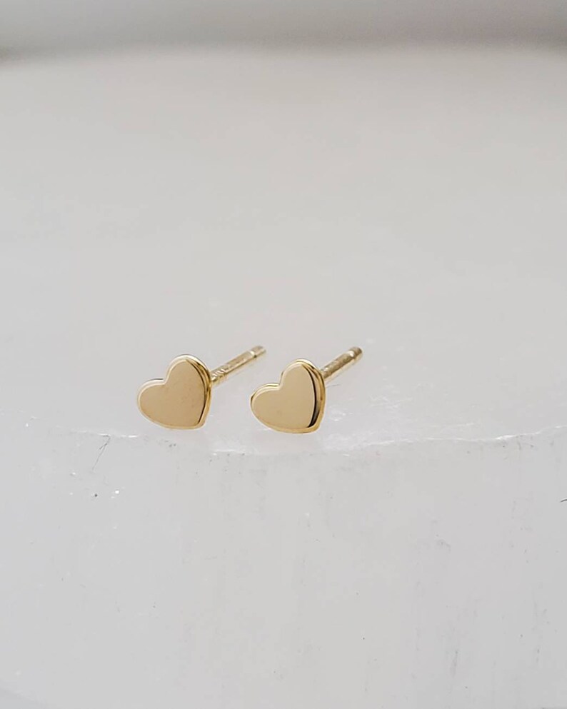 14K Gold Tiny Heart Studs Tiny Gold Studs Delicate Stud - Etsy