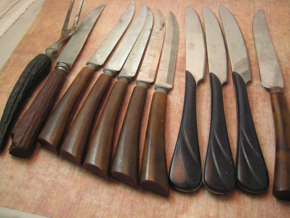 Set of 5 Brown Bakelite Knives Fiesta Knives and Mismatched Collection ...