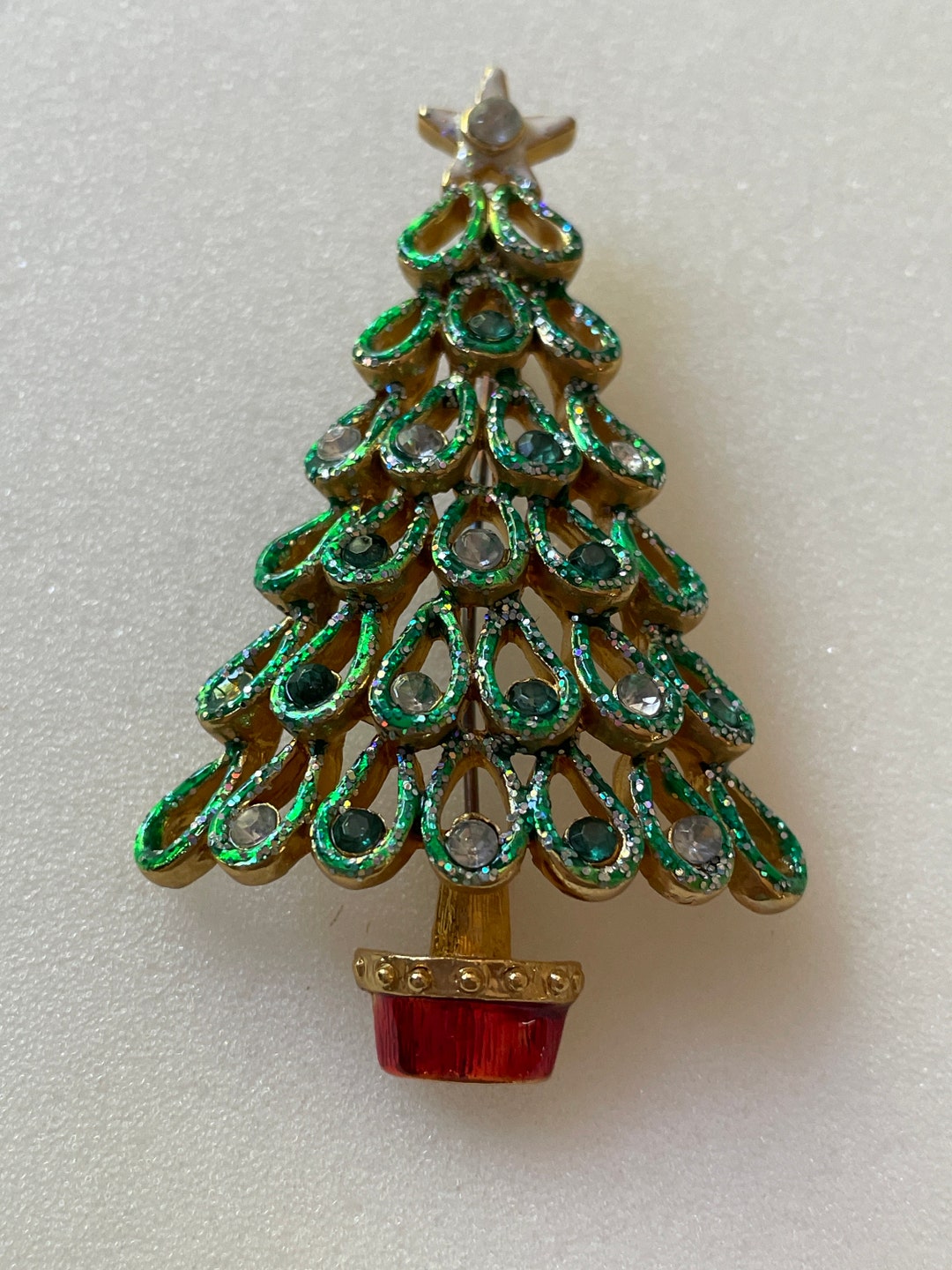 Unmarked Vintage Christmas Tree Pin in Green Enamel With Multi-colored ...