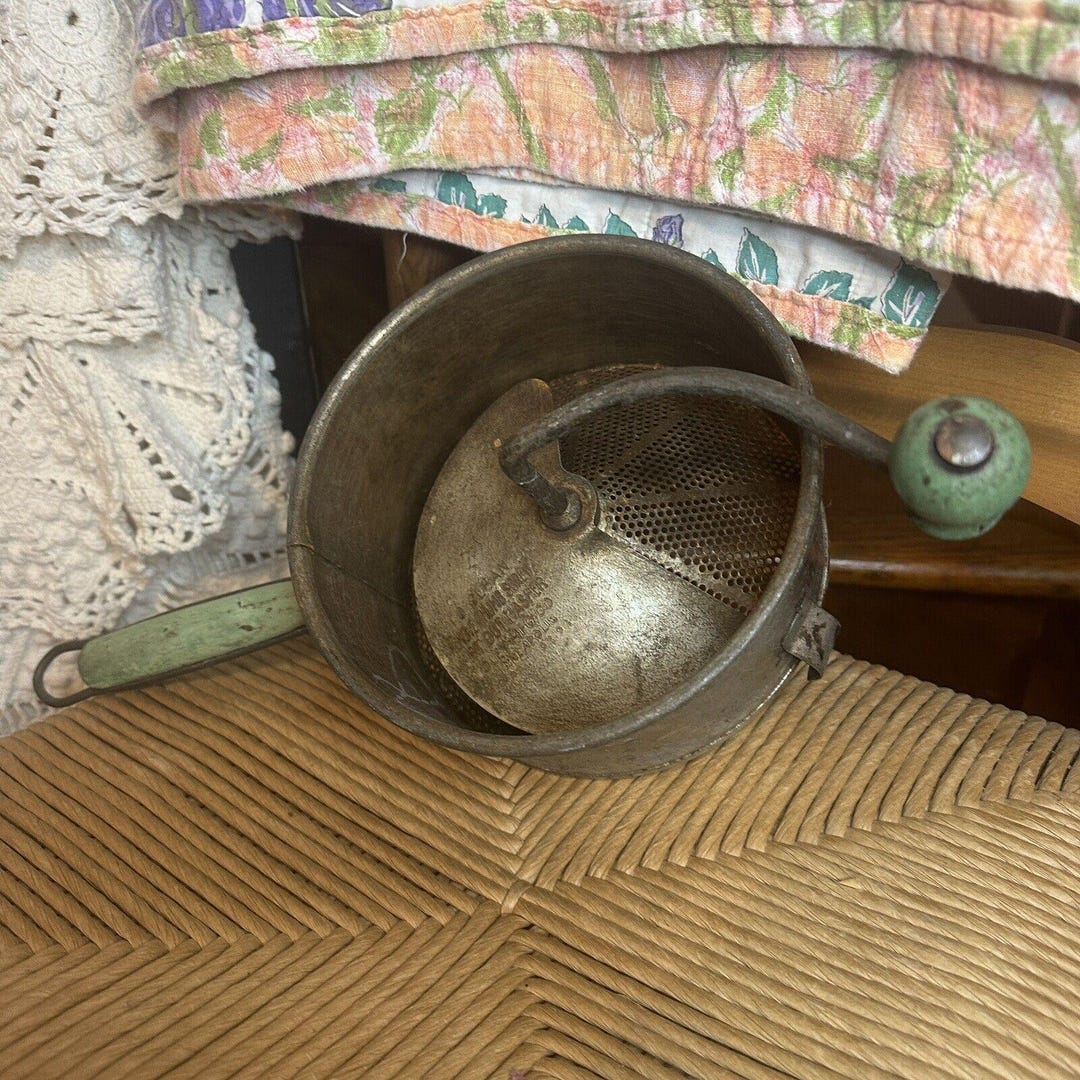 VTG Foley 7" Hand Crank Food Mill Green Handle Strainer Juicer Masher ...