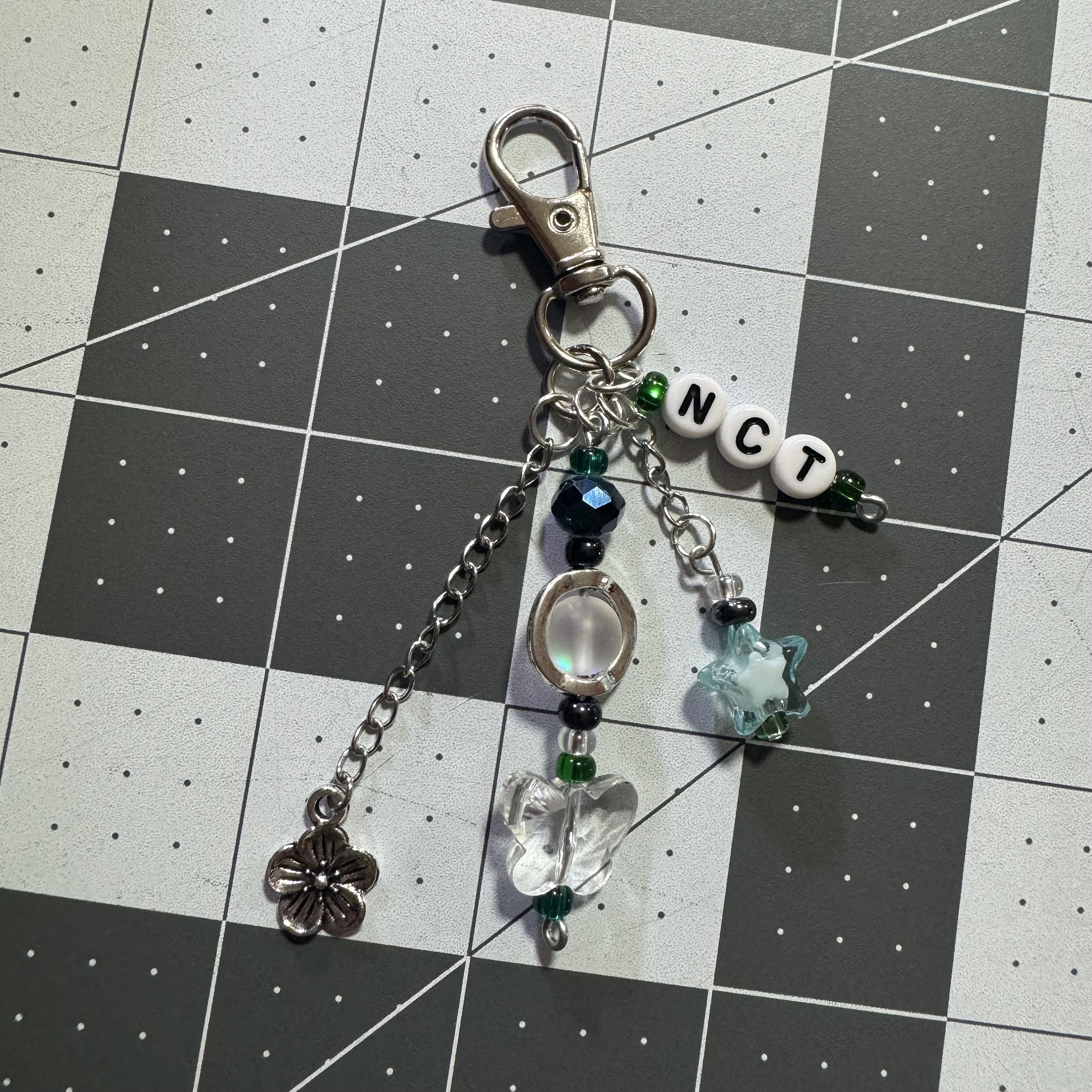 Customizable Name / Kpop Keychains - Etsy