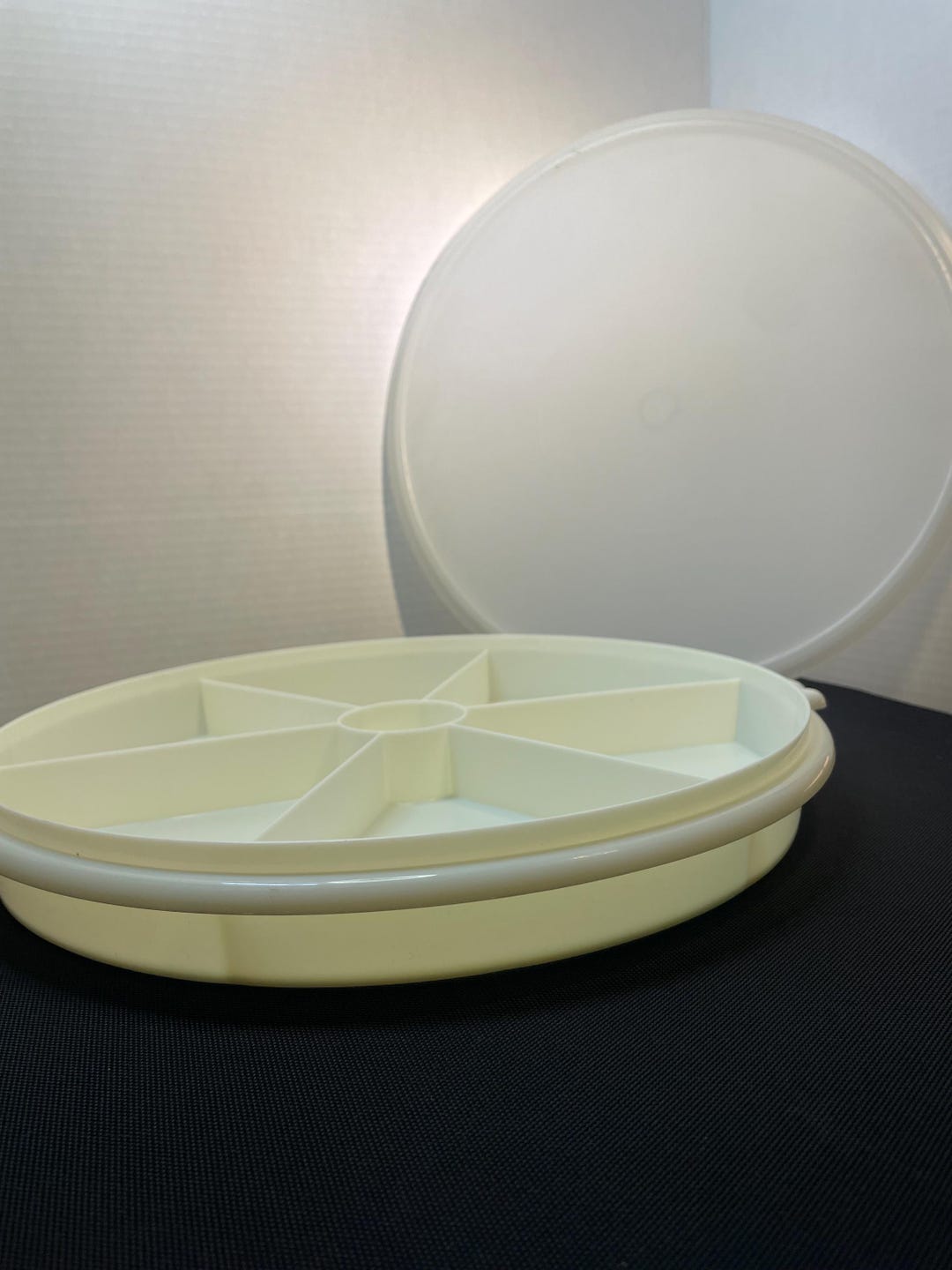Tupperware 'party Susan' Tray #405 With Seal - Tupperware Yellow Tray ...
