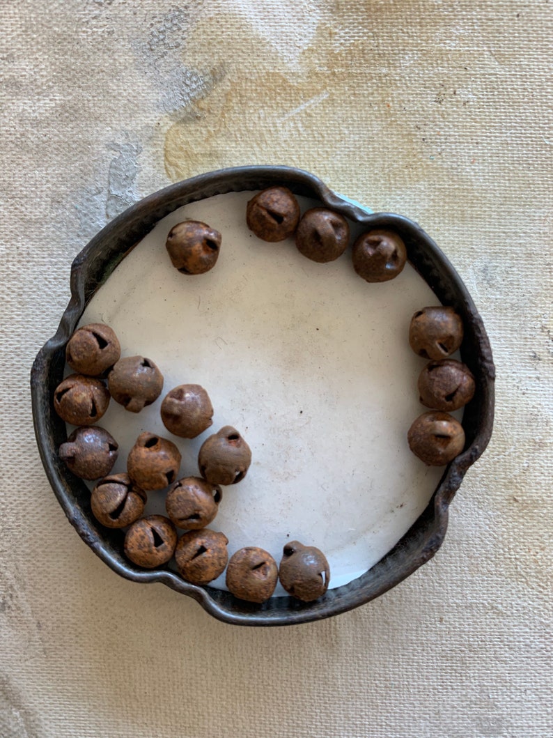 Tiny Rusty Jingle Bells – 6mm Primitive Christmas Decor, Set of 20 - Etsy