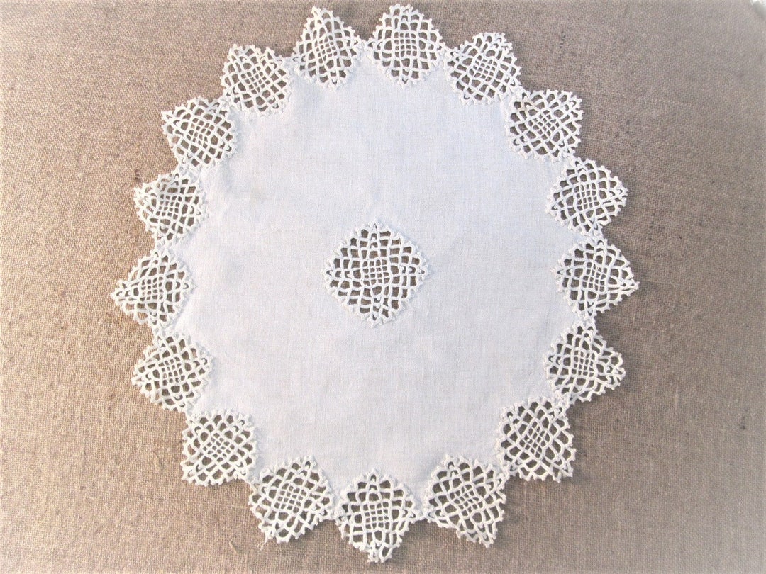 Linen and Lace Doily Centerpiece Doilie Vintage Table Linens Farmhouse ...