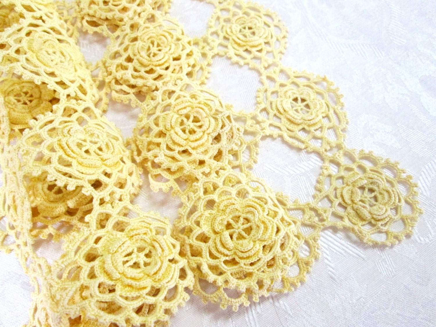 Vintage Lace Table Runner Irish Crochet Crocheted Dresser Scarf 11