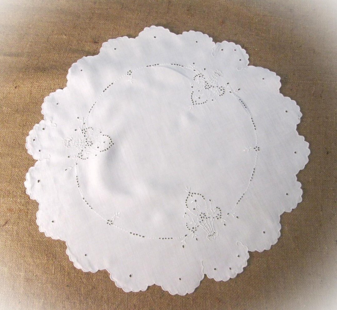 Antique Madeira Centerpiece Doily Eyelet Cutwork Bridal Baskets 22 ...
