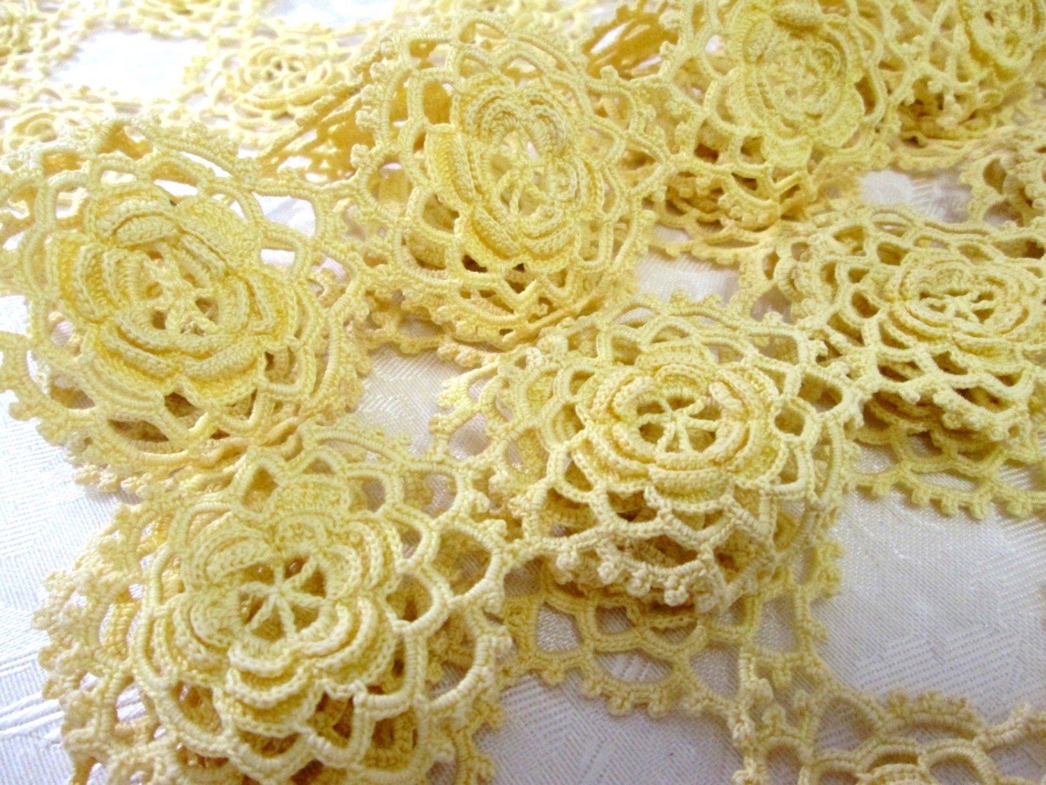 Vintage Lace Table Runner Irish Crochet Crocheted Dresser Scarf 11
