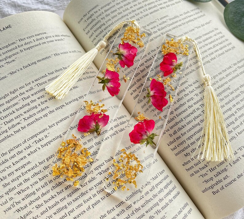 Real Dried Pressed Floral & Gold Leaf/flakes Resin Bookmark Book Lover ...