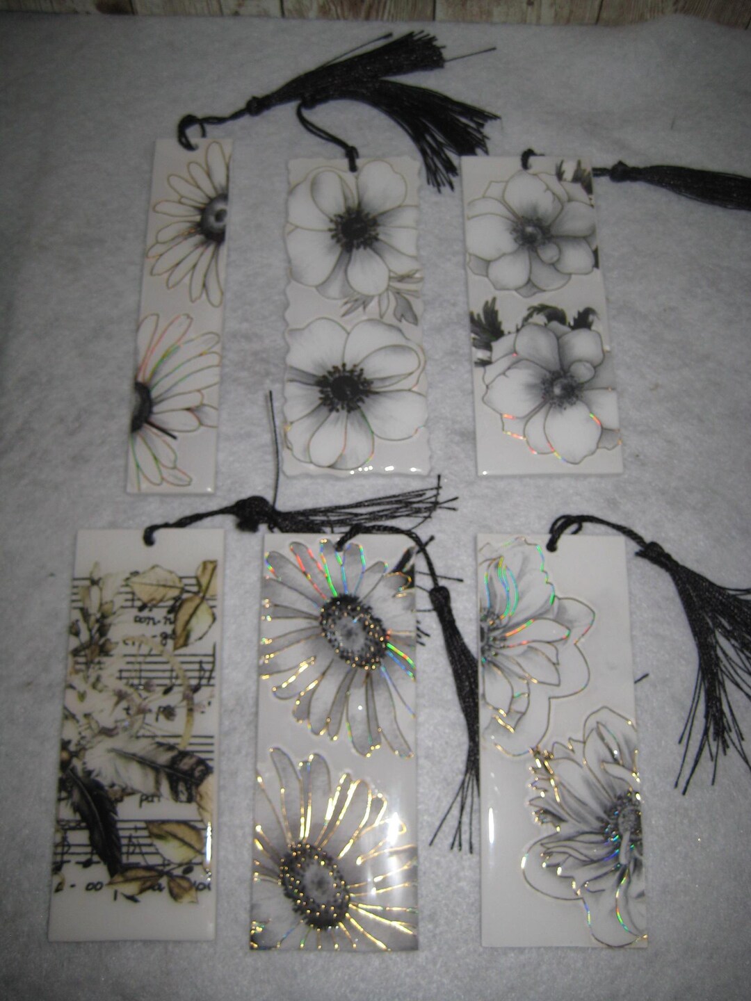 Handcrafted Resin Crete Bookmark: Black, White & Gold Floral With ...