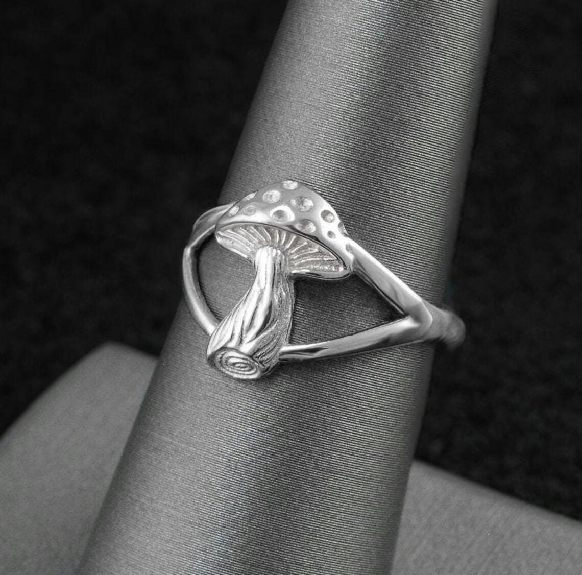 Dainty Mushroom Ring – Sterling Silver Toadstool Band, Enchanted Forest ...