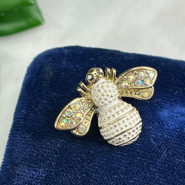 Bee Brooch - Etsy