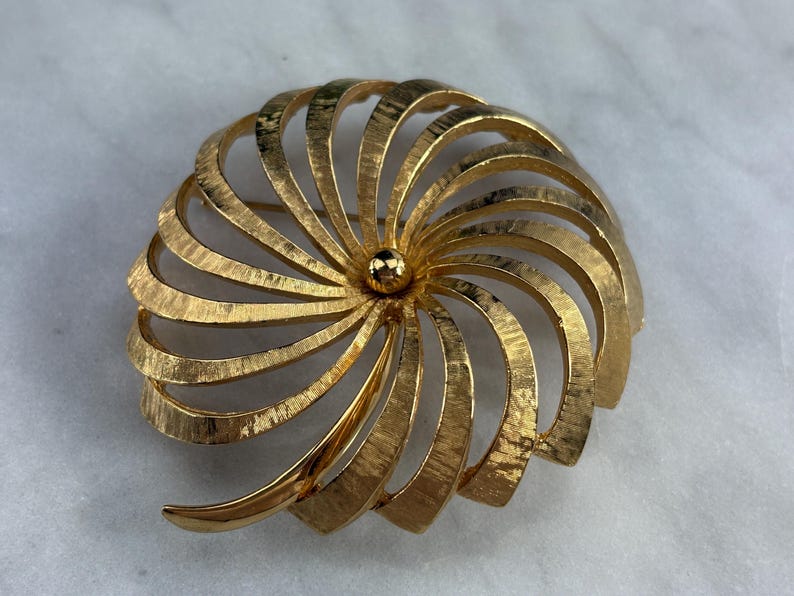Gold Mod Flower Brooch - Monet Mid Century Costume Jewelry - Etsy
