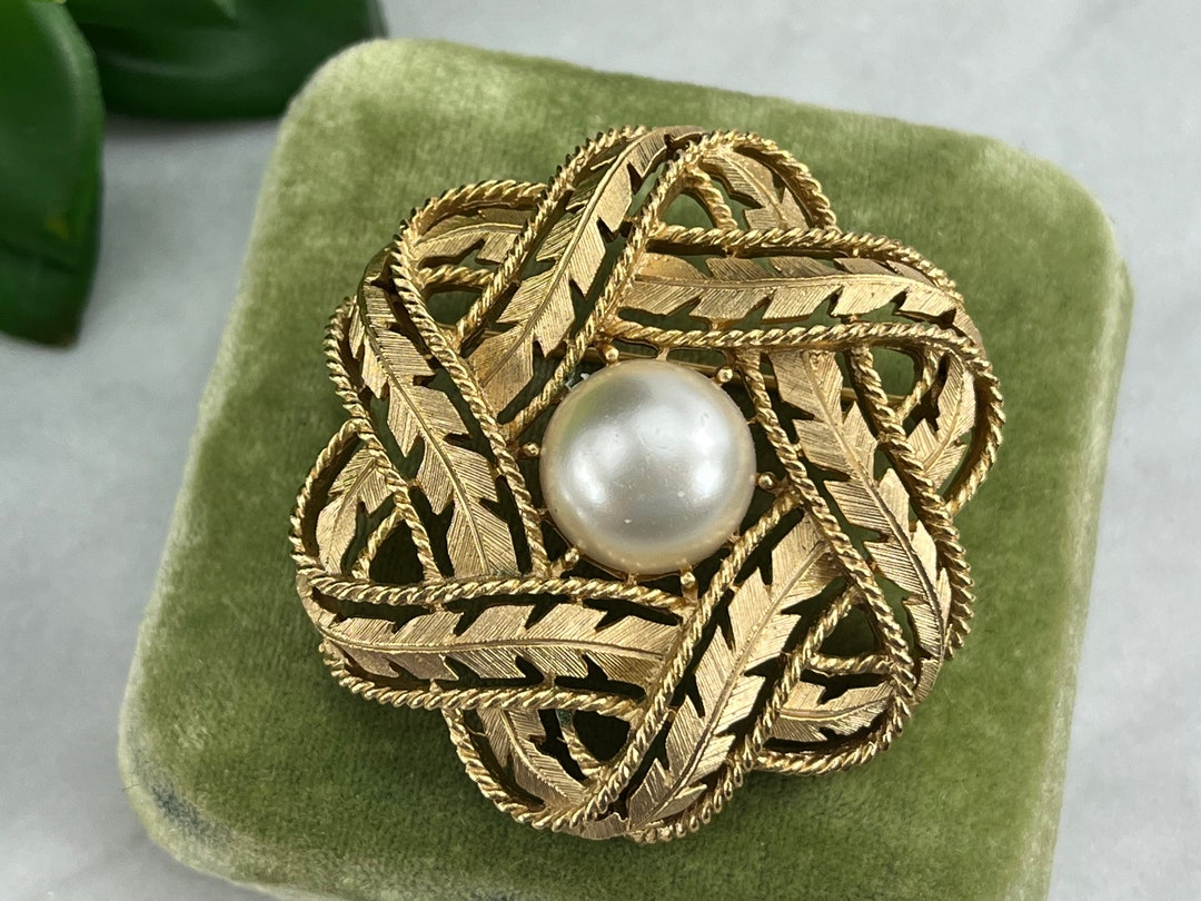 Trifari Pearl Brooch Vintage Bridal Costume Jewelry - Etsy