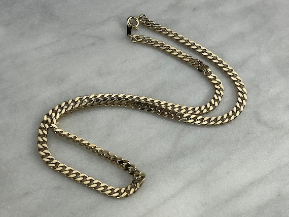 Costume jewelry chains store