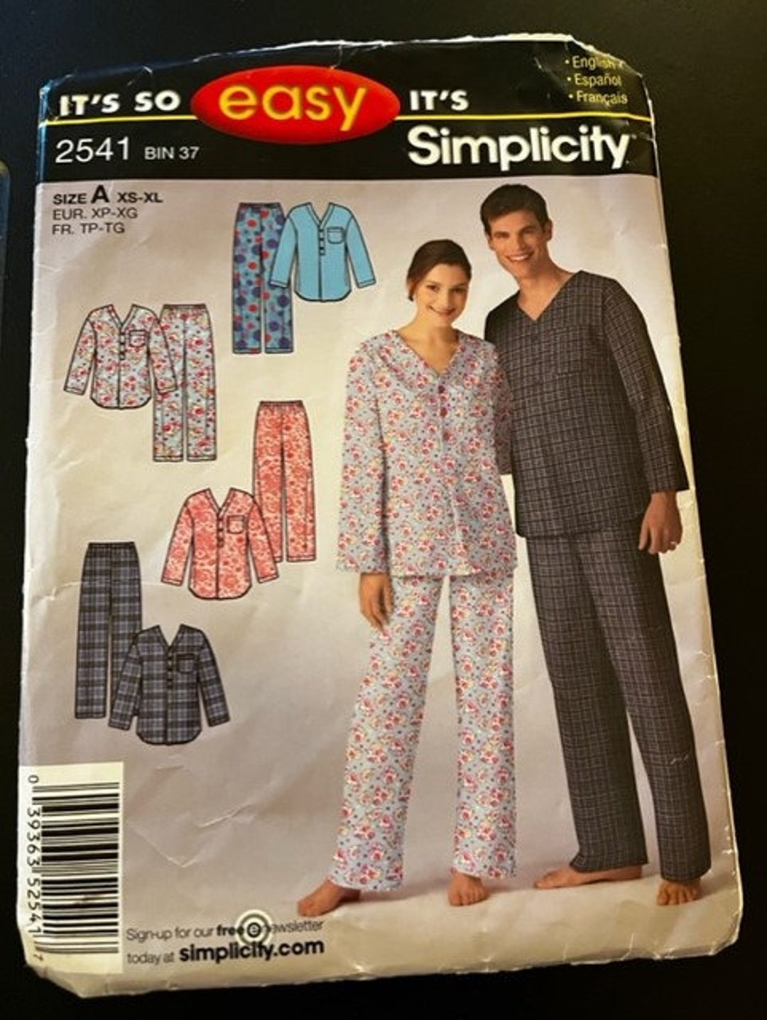 UNCUT Easy Simplicity 2541 Pajamas Mens and Woman's Long Sleeved Button ...