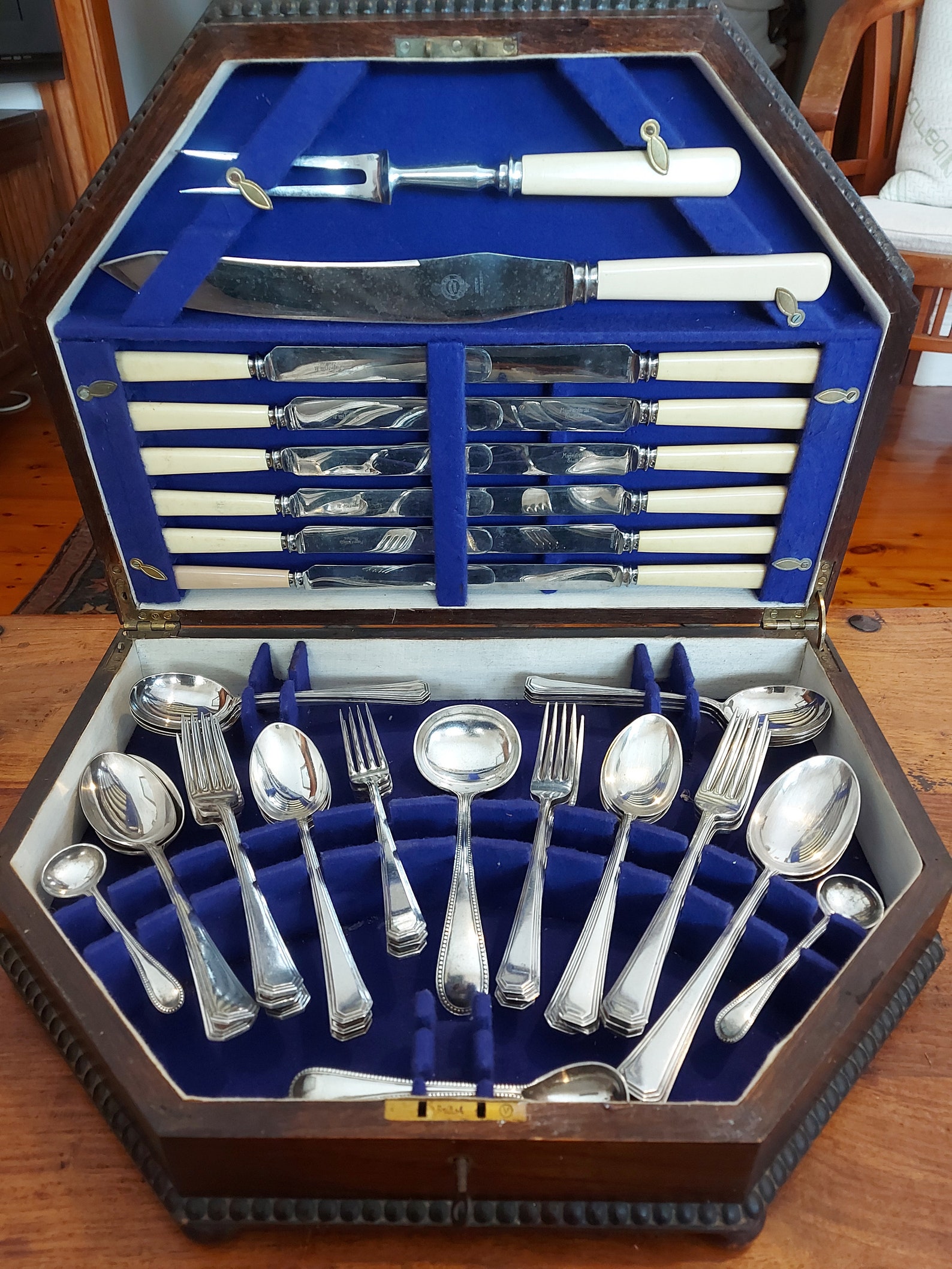 Vintage Mappin & Webb 46 Piece, 6 Place Setting Silver-plated Cutlery Set in a Lockable Oak ...