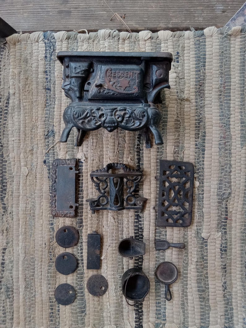 RARE Late 1800s Crescent Cast Iron Mini Stove. Salesman Sample NOT a ...