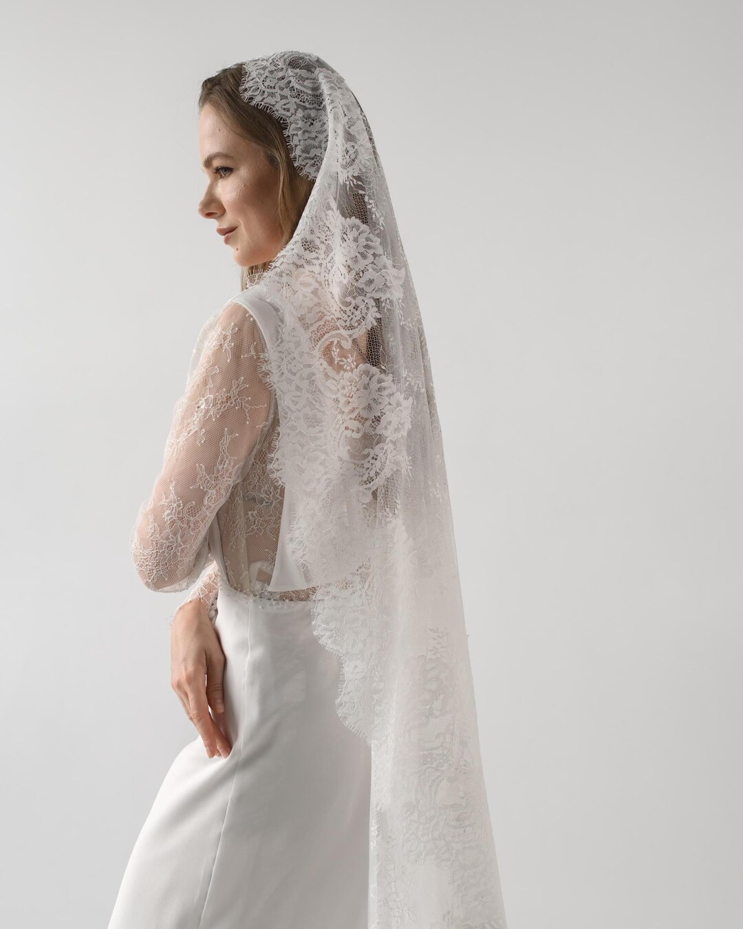 Chantilly Lace Cathedral Wedding Veil, Light Ivory Spanish Mantilla ...