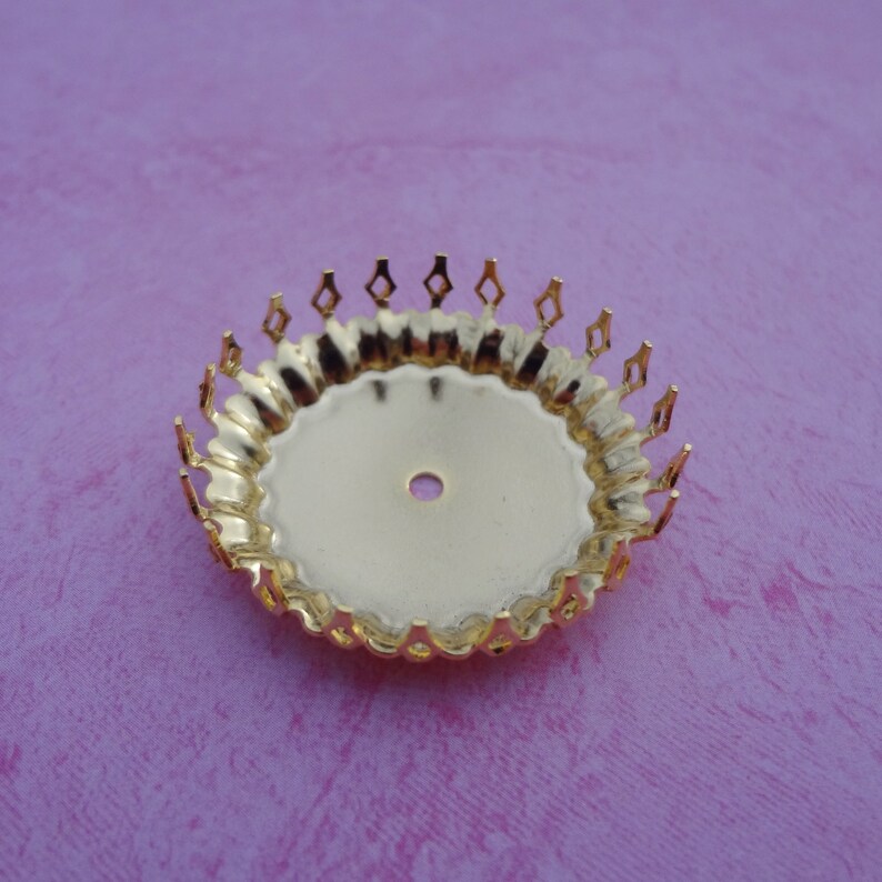 30mm Gold Plated Crown Edge Round Closed Back Prong Settings With Rivet ...