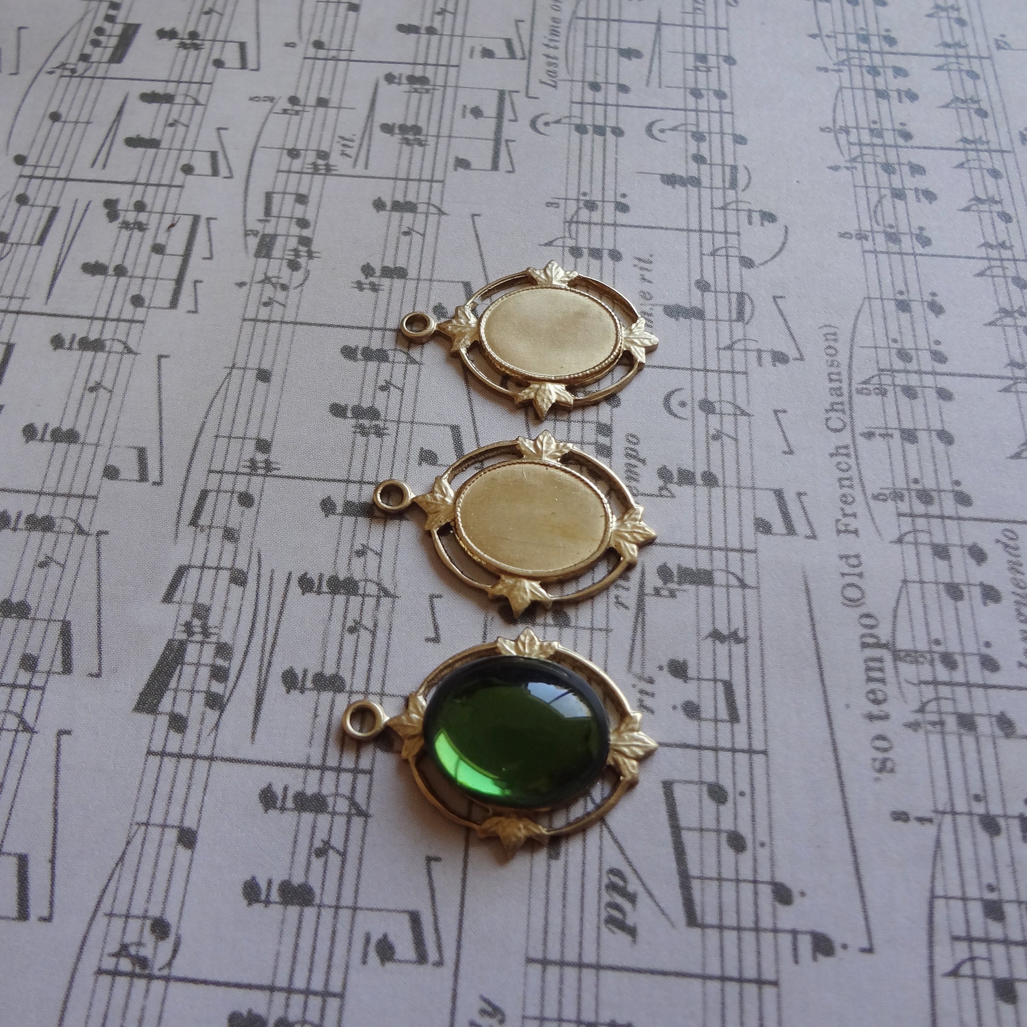 12x10mm Brass 1 Ring Closed Back 20x15mm Hollowed Back Pendant - Etsy