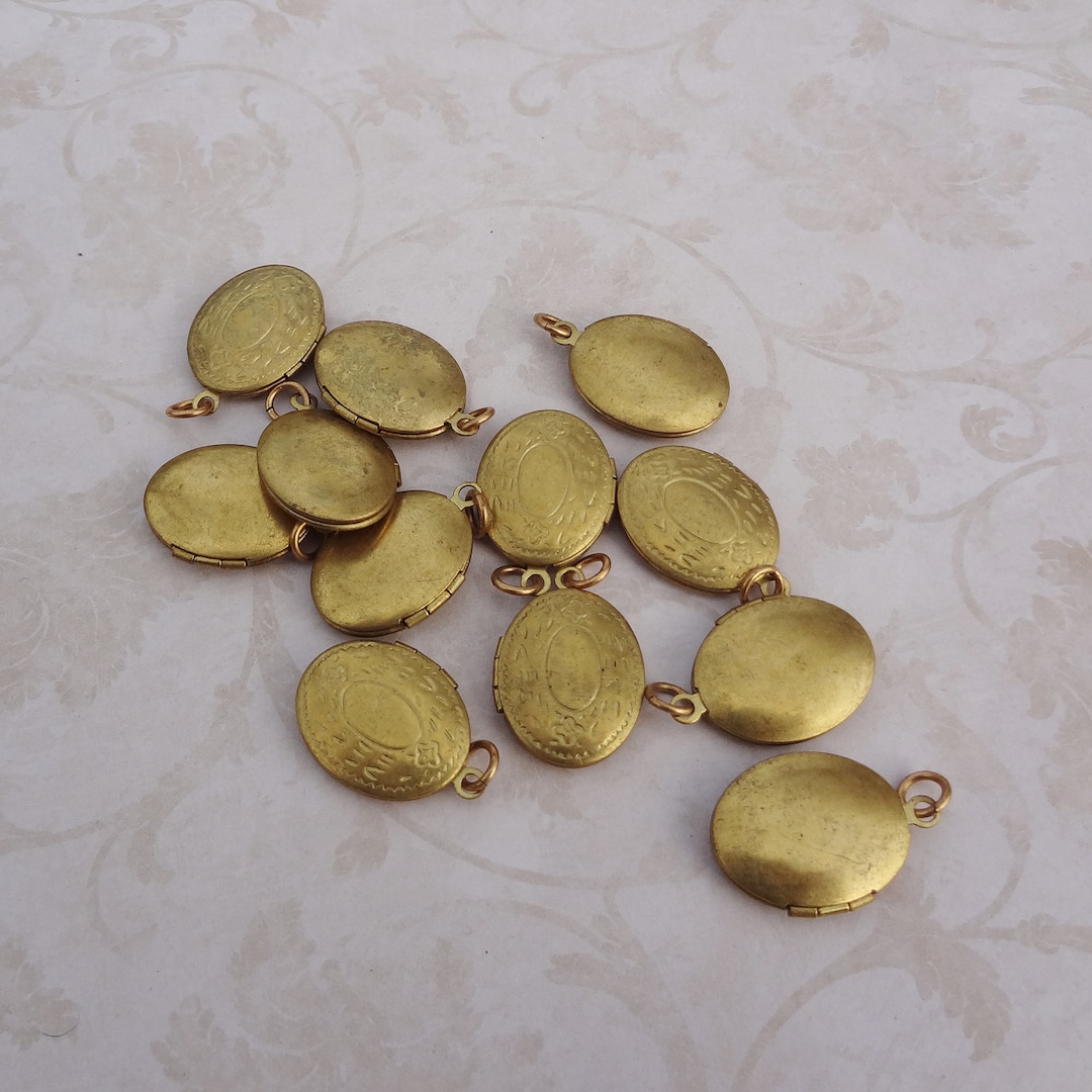 Vintage Brass Lockets * 21x17mm Oval * Side Hinged * Engraved/etched ...