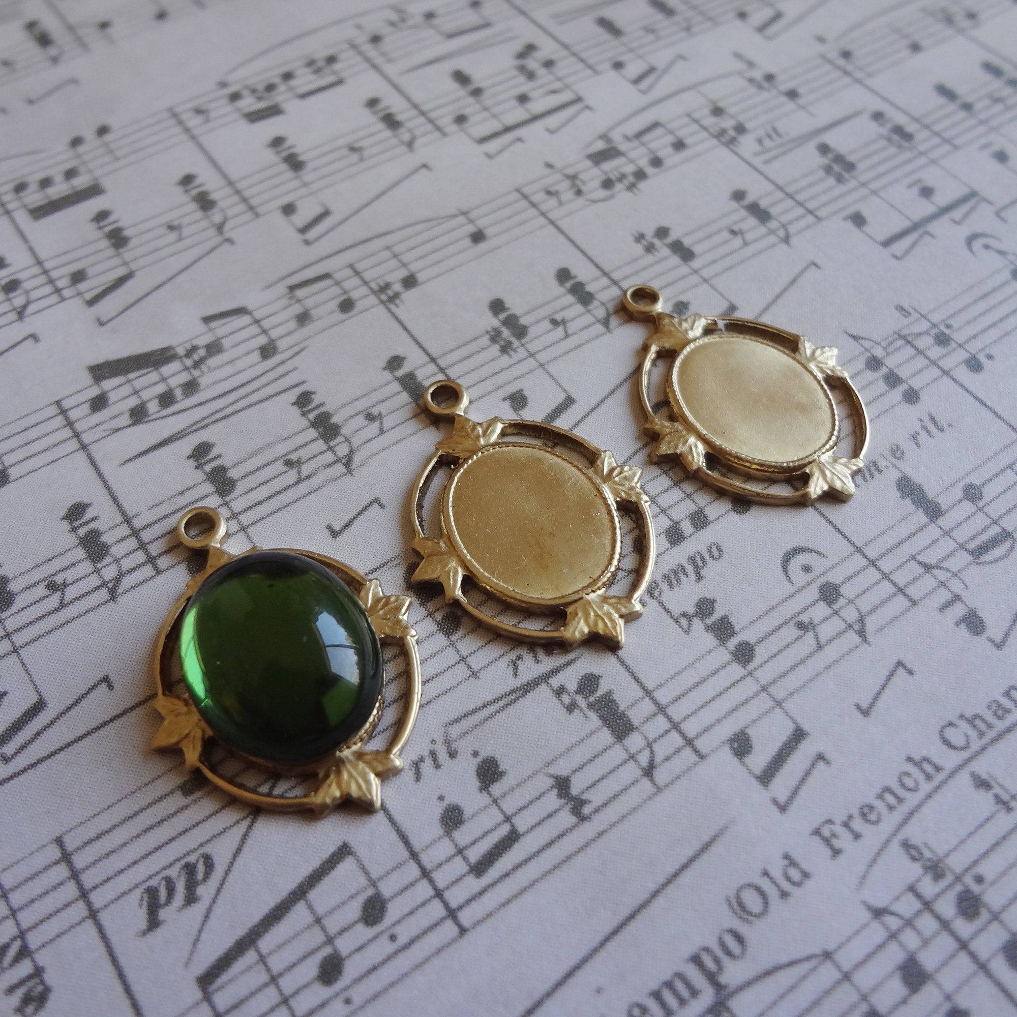 12x10mm Brass 1 Ring Closed Back 20x15mm Hollowed Back Pendant - Etsy