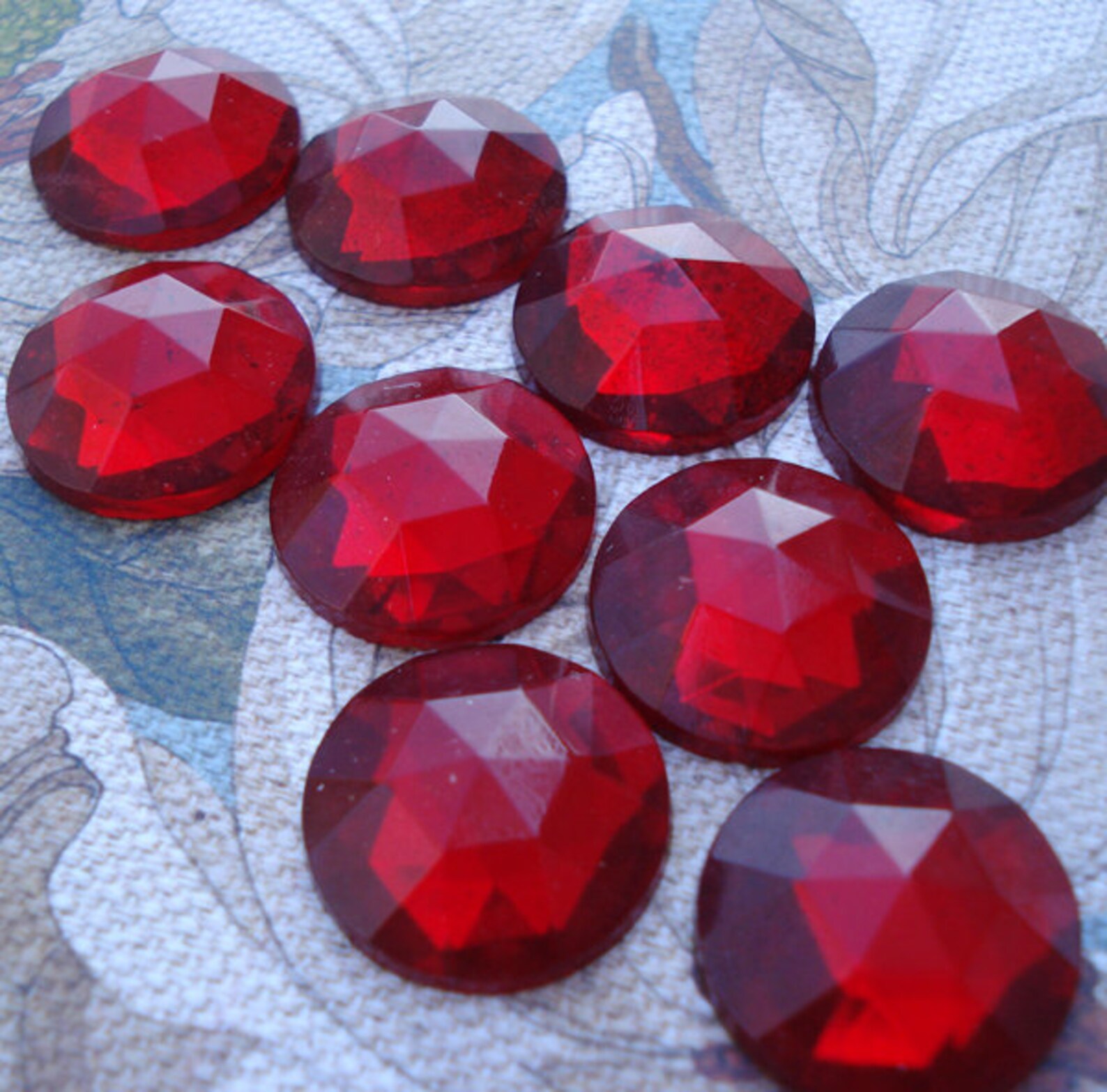 18mm Ruby Red Rauten Rose Cut Gold Foiled Flat Back Vintage Round Glass ...