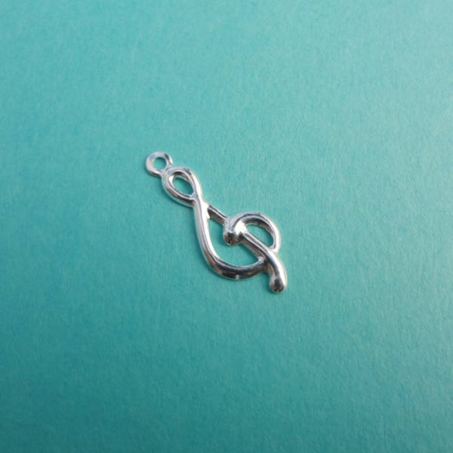 18.5 X 7mm Silver G Clef Treble Clef Hollowed Back Charm - Etsy