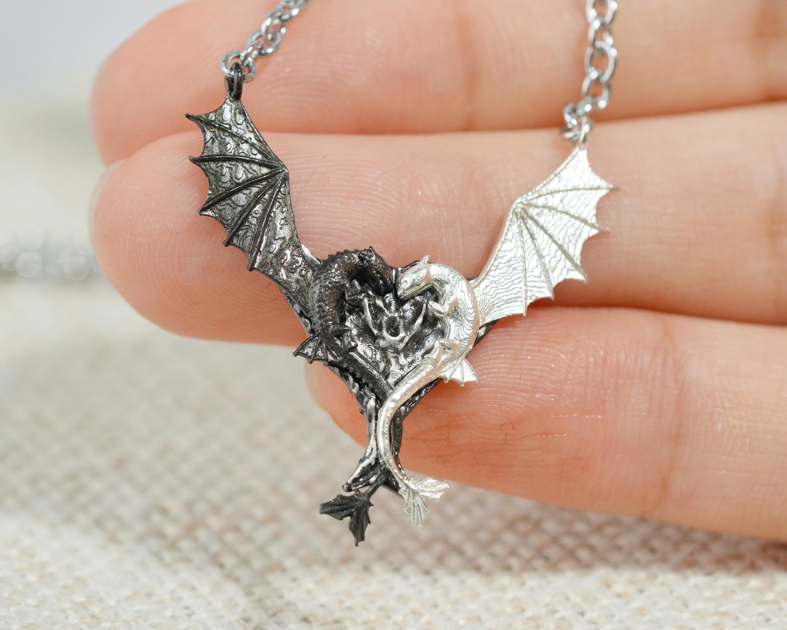 EXCLUSIVE HTTYD Necklace, Toothless & Light Fury Dragon Jewelry ...