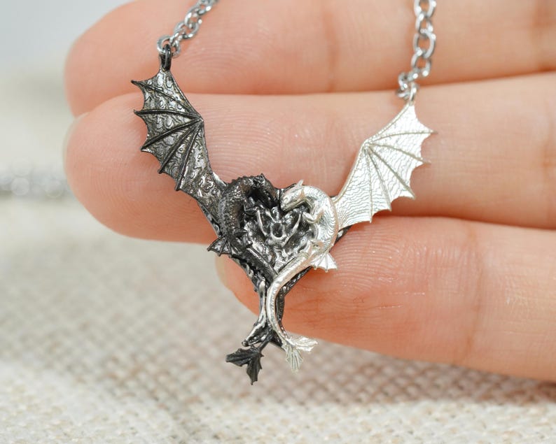 EXCLUSIVE HTTYD Necklace, Toothless & Light Fury Dragon Jewelry ...