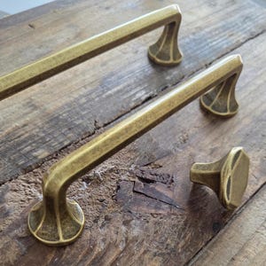 Antique Brass Cabinet Pulls & Knobs: Modern Farmhouse Hardware - Etsy