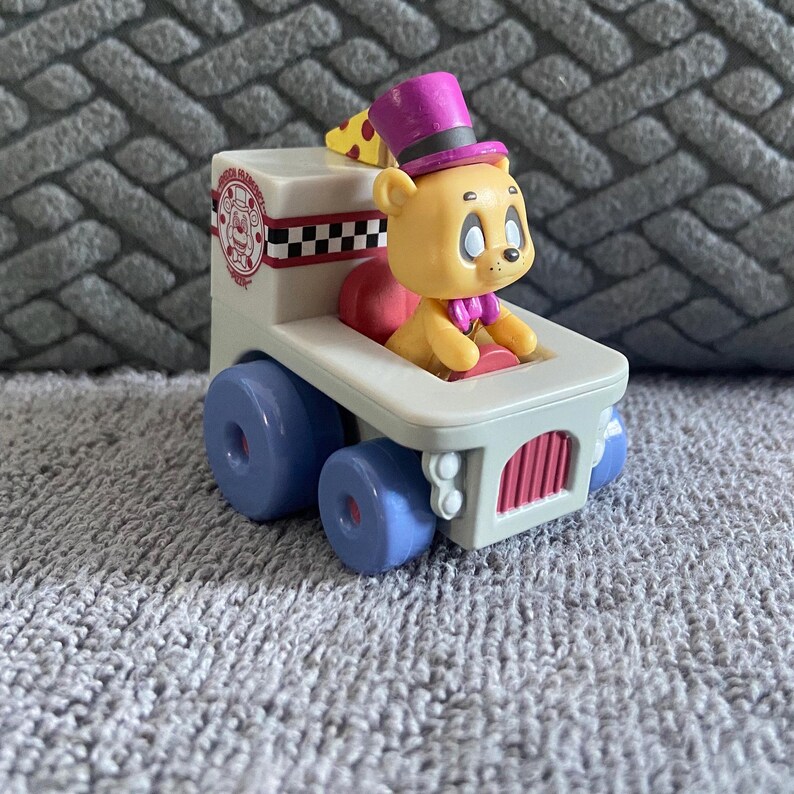Funko Super Racer Five Nights at Freddys Fredbear Racer Figurine Rare ...