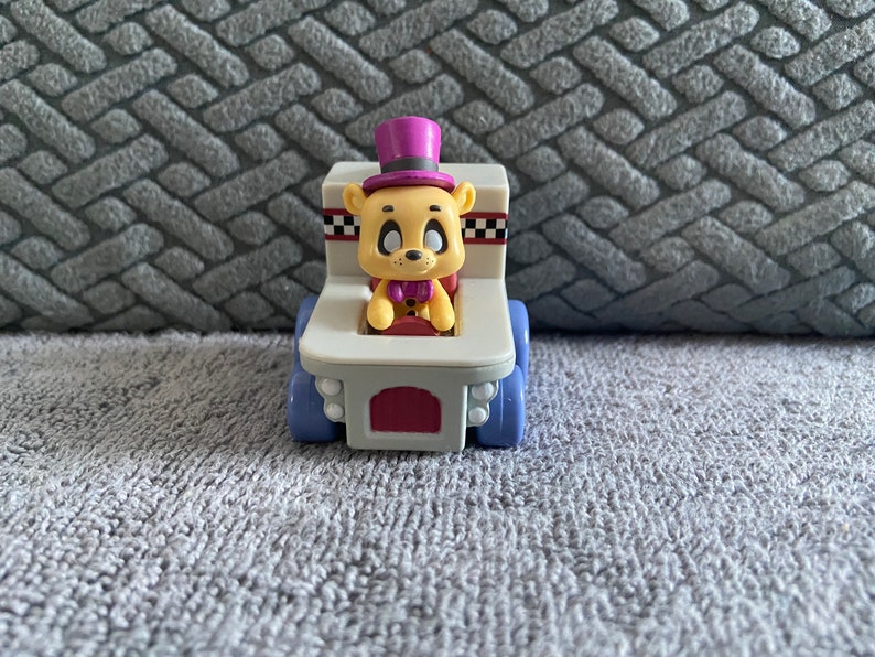 Funko Super Racer Five Nights at Freddys Fredbear Racer Figurine Rare ...
