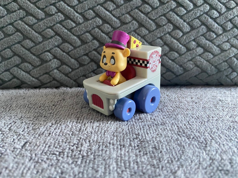 Funko Super Racer Five Nights at Freddys Fredbear Racer Figurine Rare ...