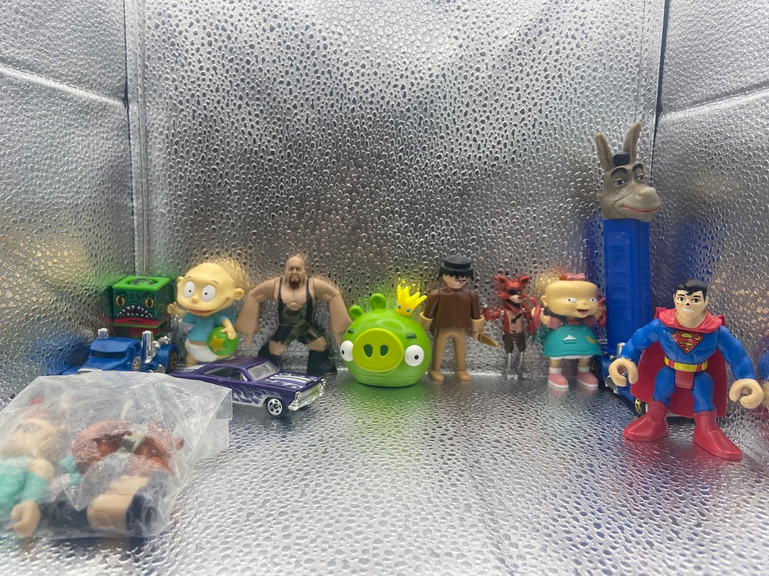 LOT of 13 Toys and Collectibles, Fnaf, Angry Birds, Shrek, Wwe, Geobra ...