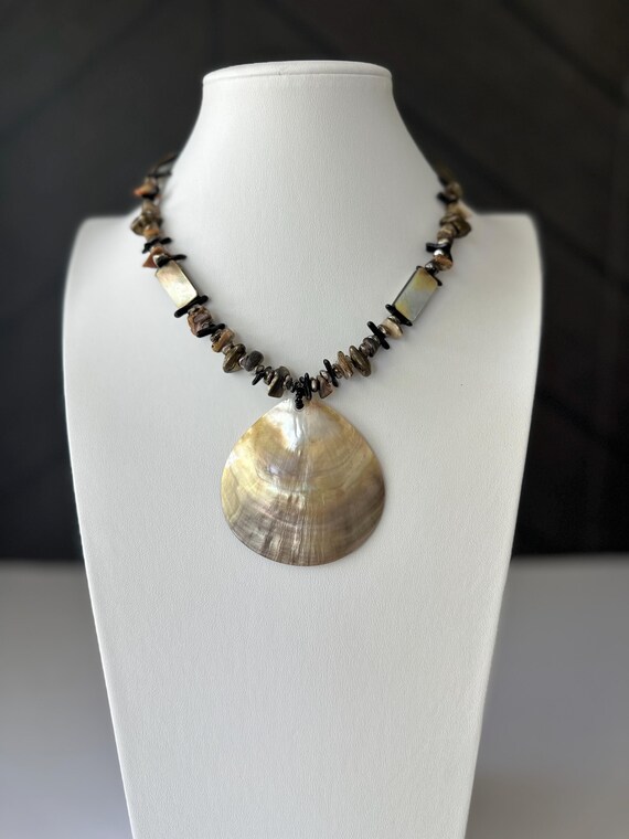 Vintage 1960s Shell Necklace - Mid-Century Statement … - Gem