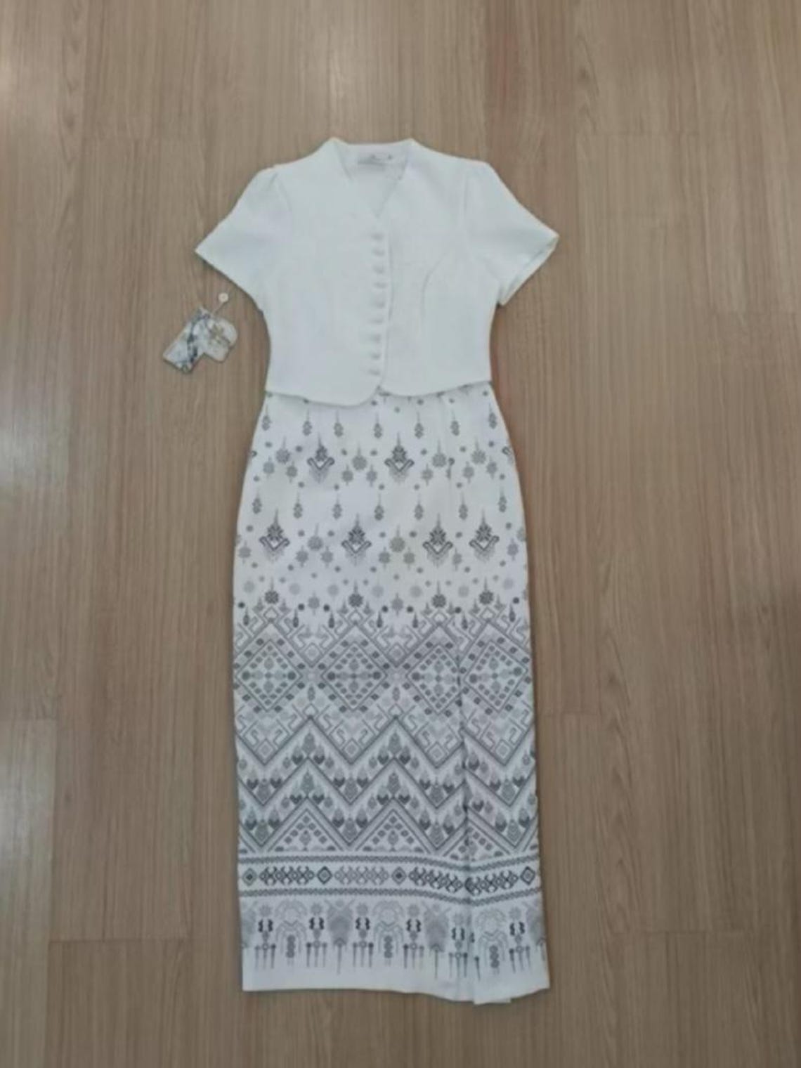 Modern Traditional Thai White Short Sleeve Long Printed Sarong Bride ...