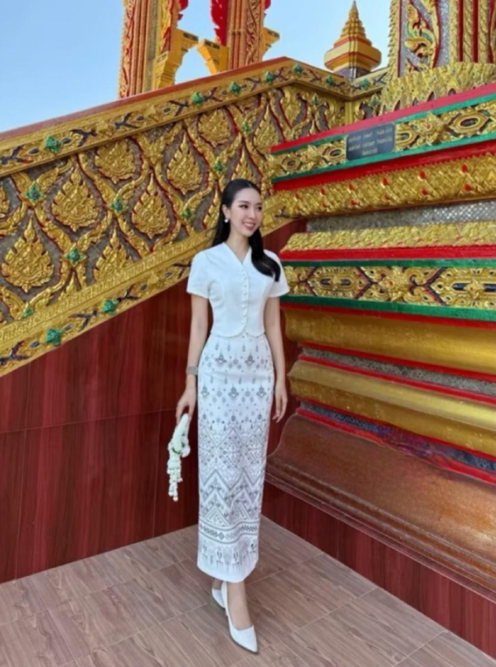 Modern Traditional Thai White Short Sleeve Long Printed Sarong Bride ...