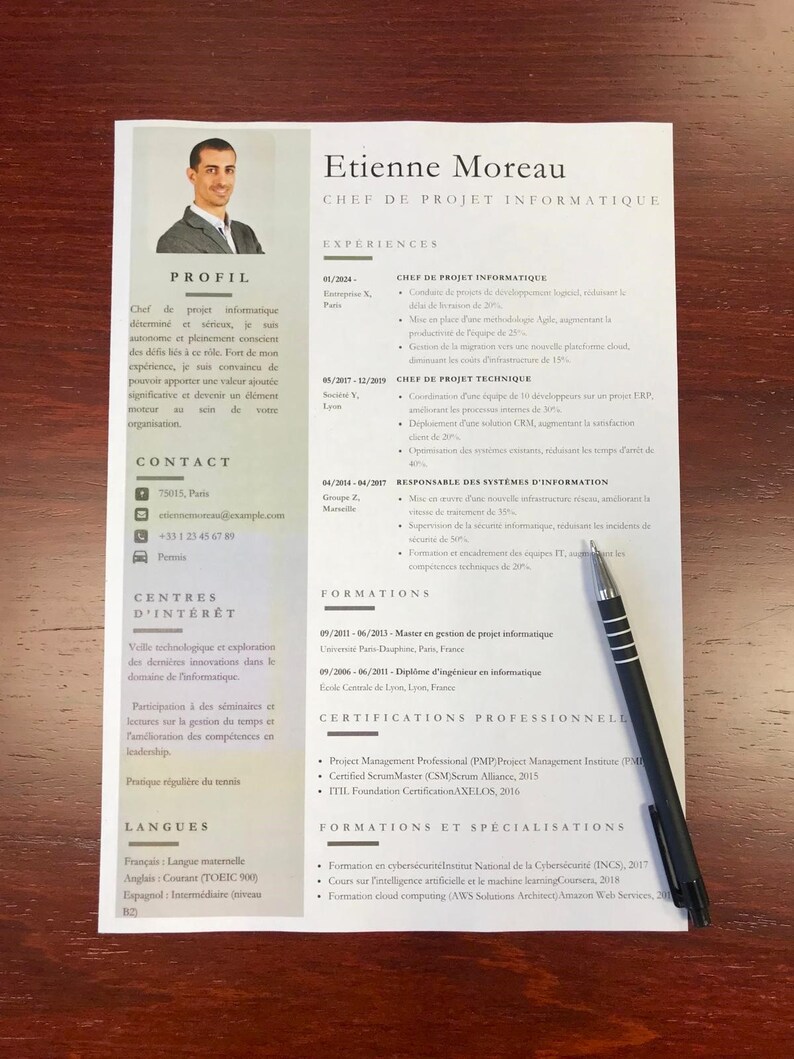Professional French CV Template 1 Page Sober Gray - Editable on Canva ...